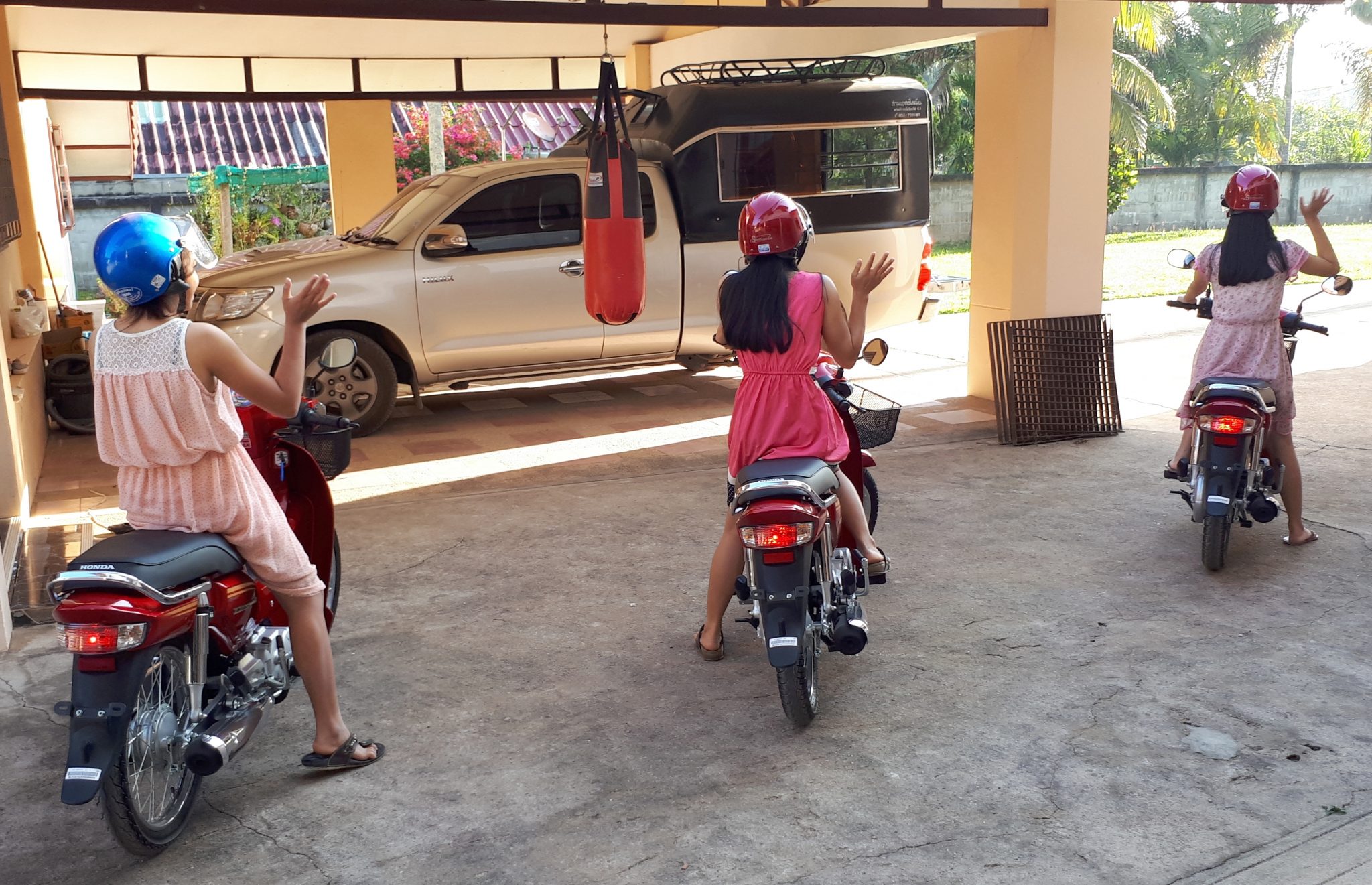 Nieuwe Brommers – Baan Phak Phing